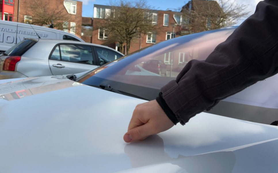 Klopfe immer zuerst auf die Motorhaube, bevor du losfährst. Es hat ...